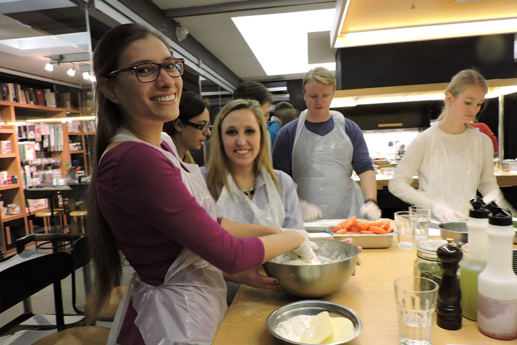 Private Greek cooking class with lunch - Athens Limo