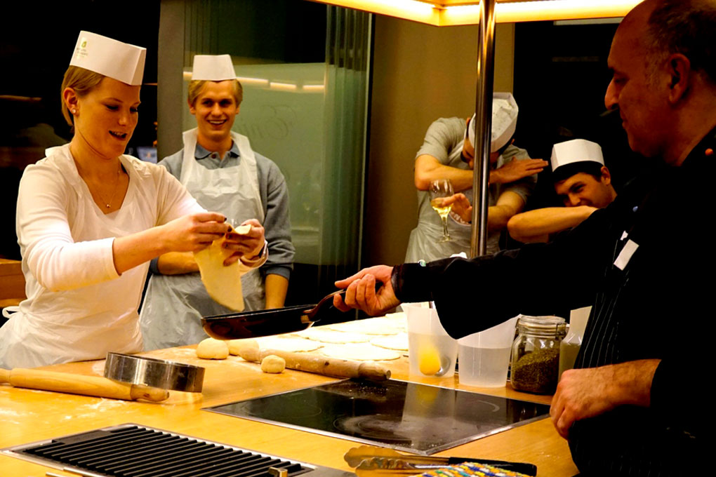 Private Greek cooking class with lunch - Athens Limo